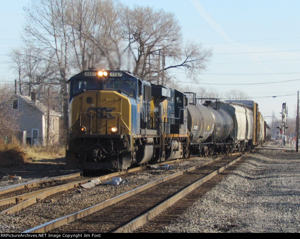 CSXT 4587